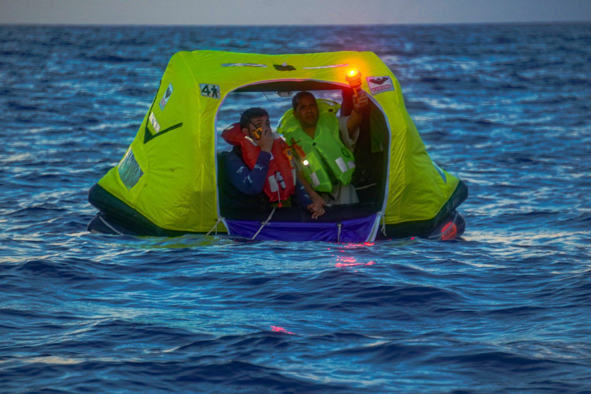 rescueME EDF2 Flare - Ocean Signal EDF2 Electronic Boat Flare USCG RTCM ...